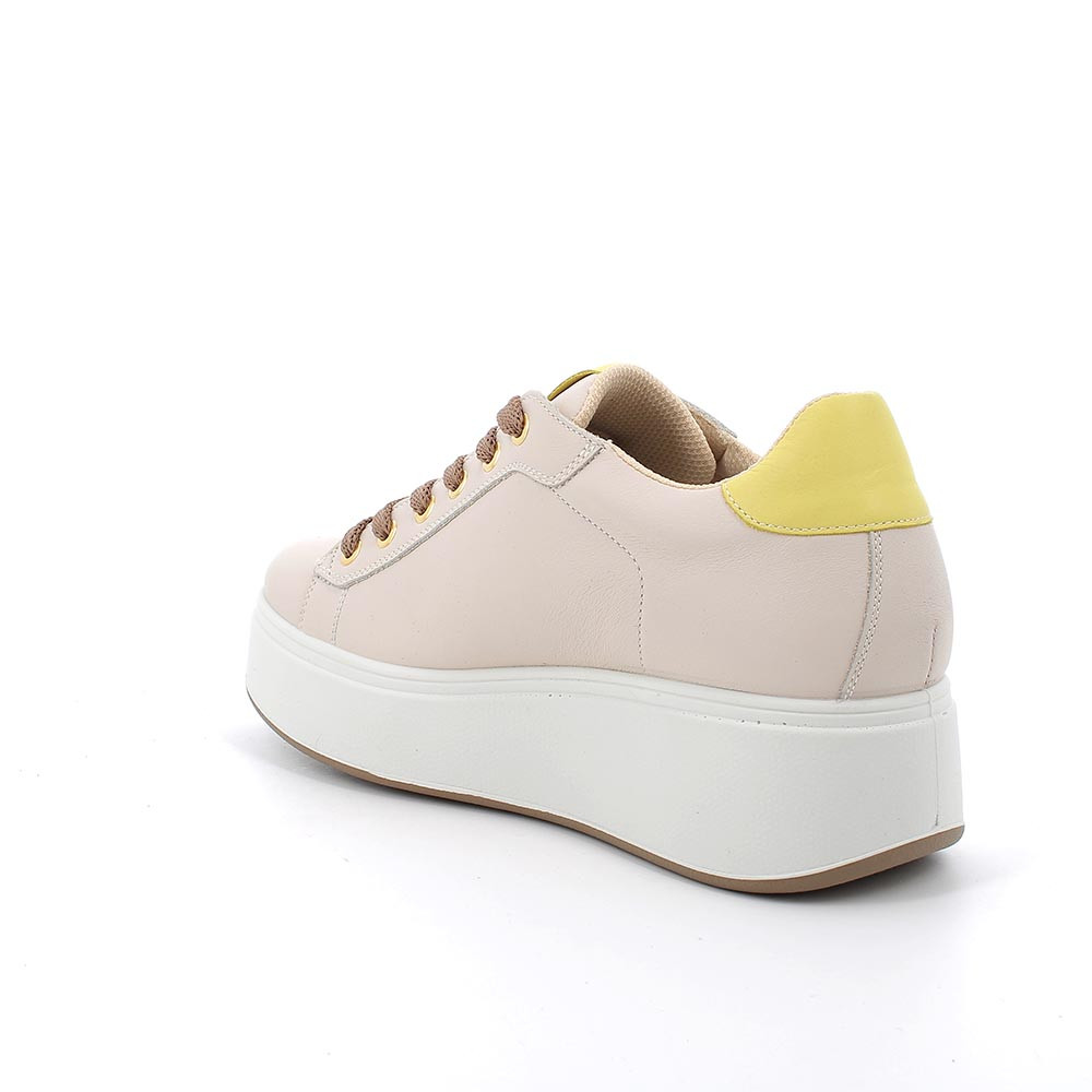 СНИКЕРСЫ НА ТАНКЕТКЕ